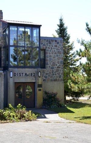 District № 182 School, Underwood