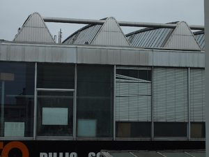Produktionshalle der Fabrik für Präzisionsmechanik und Maschinenbau ...